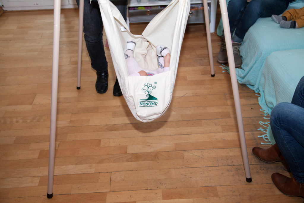 Wir testen die NONOMO Federwiege! - Müttermagazin